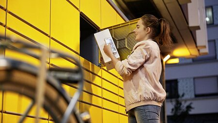 DHL Locker | Storage box for picking up consignments | DHL EXPRESS